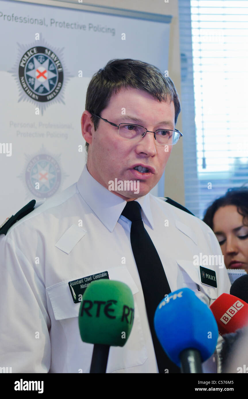 Police officers meeting room uk hi-res stock photography and images - Alamy