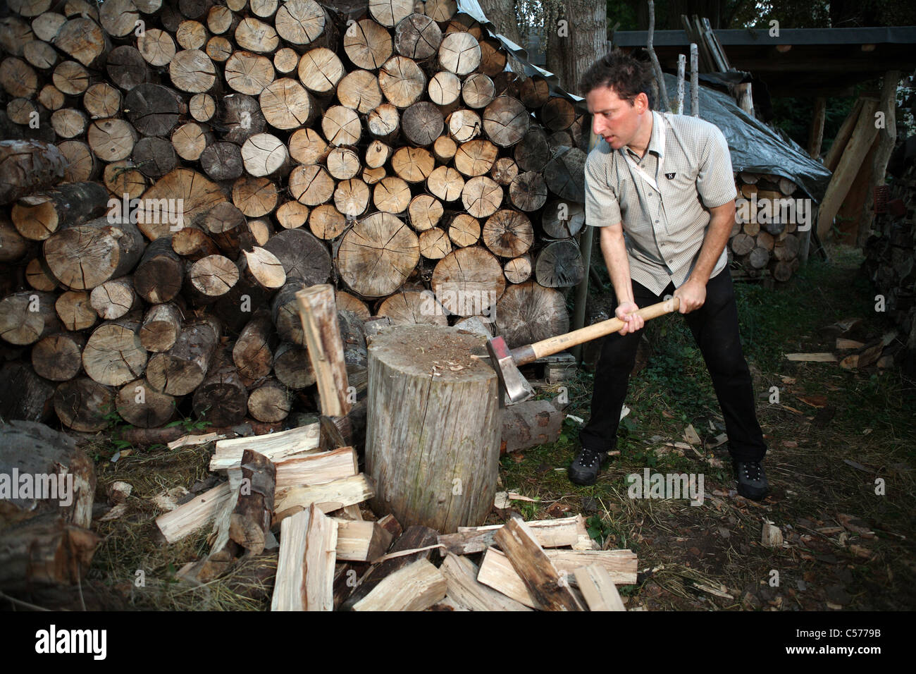 Tree trunk chopping board hi-res stock photography and images - Alamy