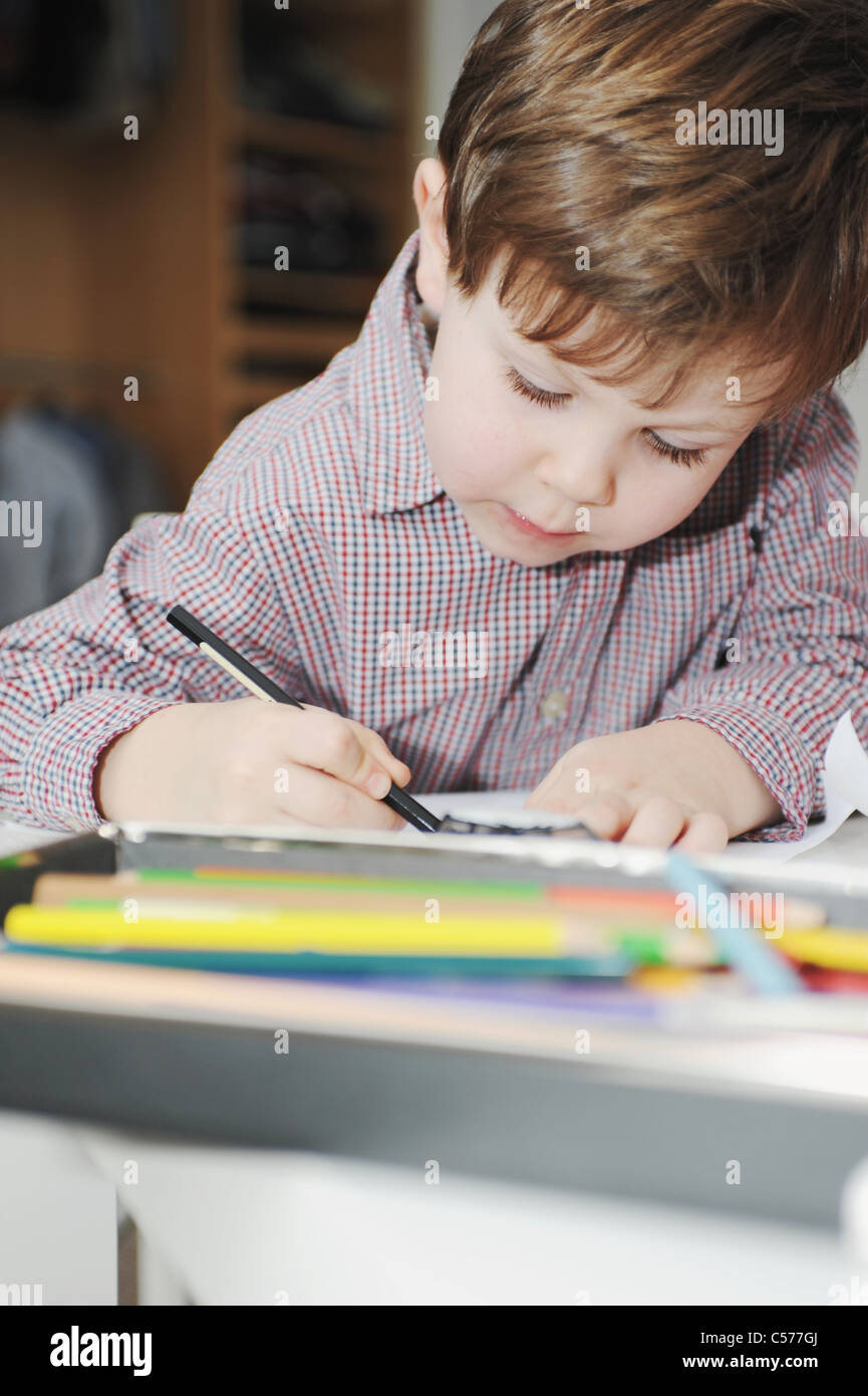 Boy drawing with colored pencils Stock Photo - Alamy