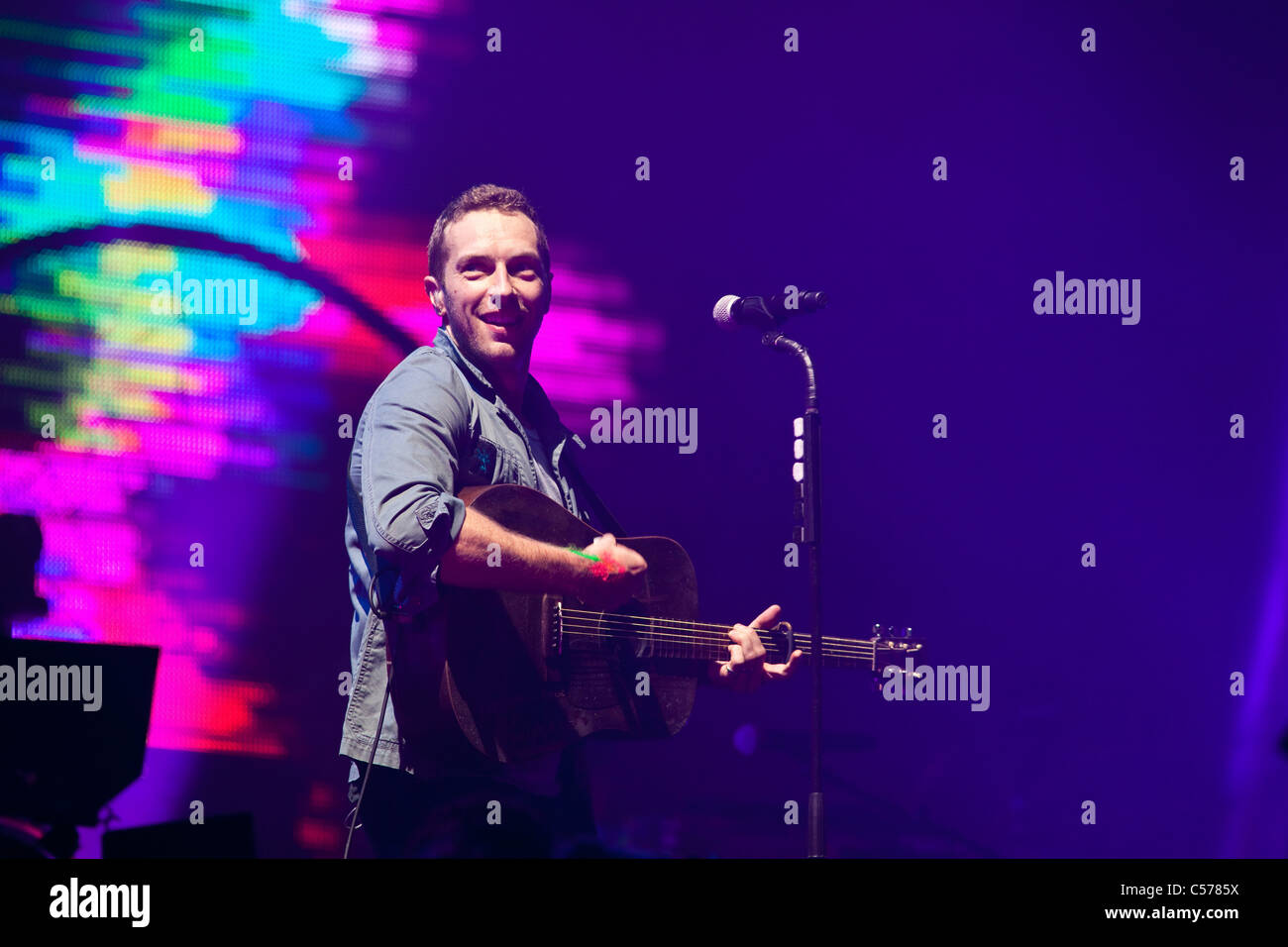 Coldplay glastonbury 2011 hi-res stock photography and images - Alamy