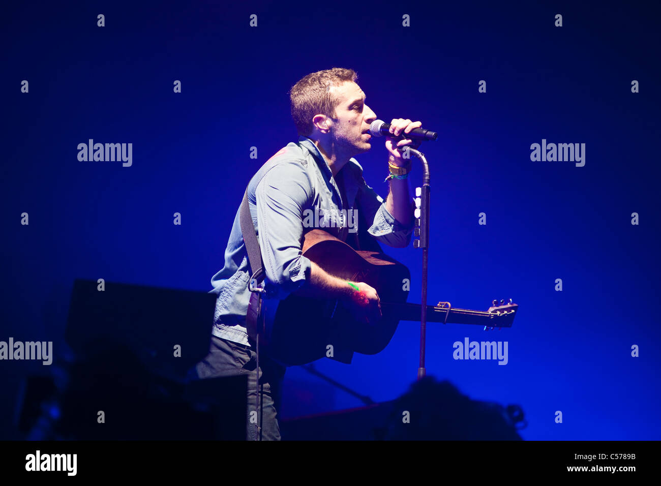 Coldplay glastonbury 2011 hi-res stock photography and images - Alamy