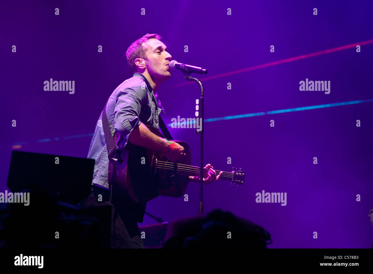 Coldplay glastonbury 2011 hi-res stock photography and images - Alamy