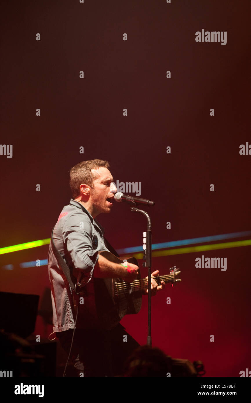 Coldplay glastonbury 2011 hi-res stock photography and images - Alamy
