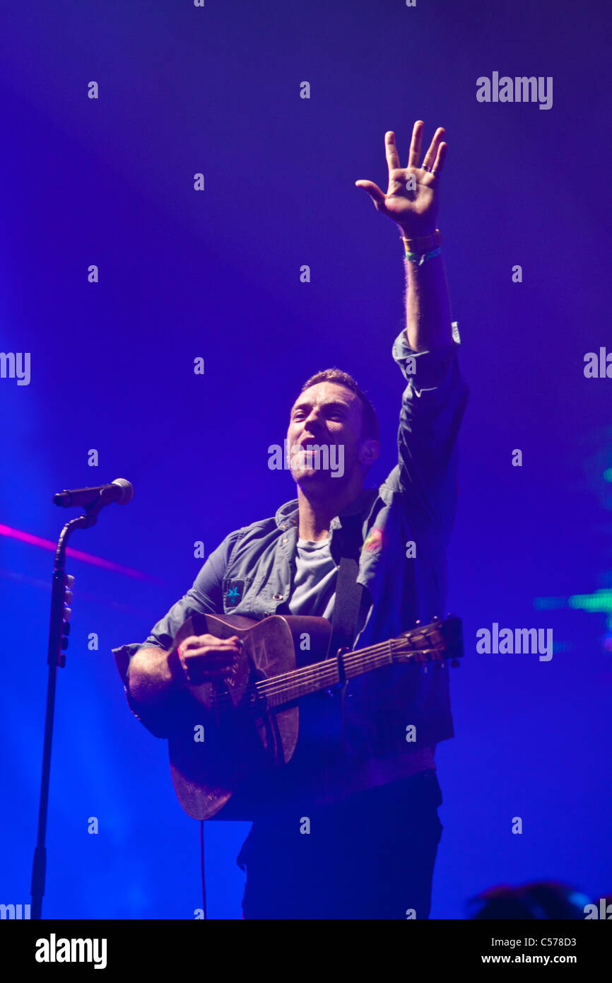 Coldplay headlining the Glastonbury Festival 2011, Somerset, England ...
