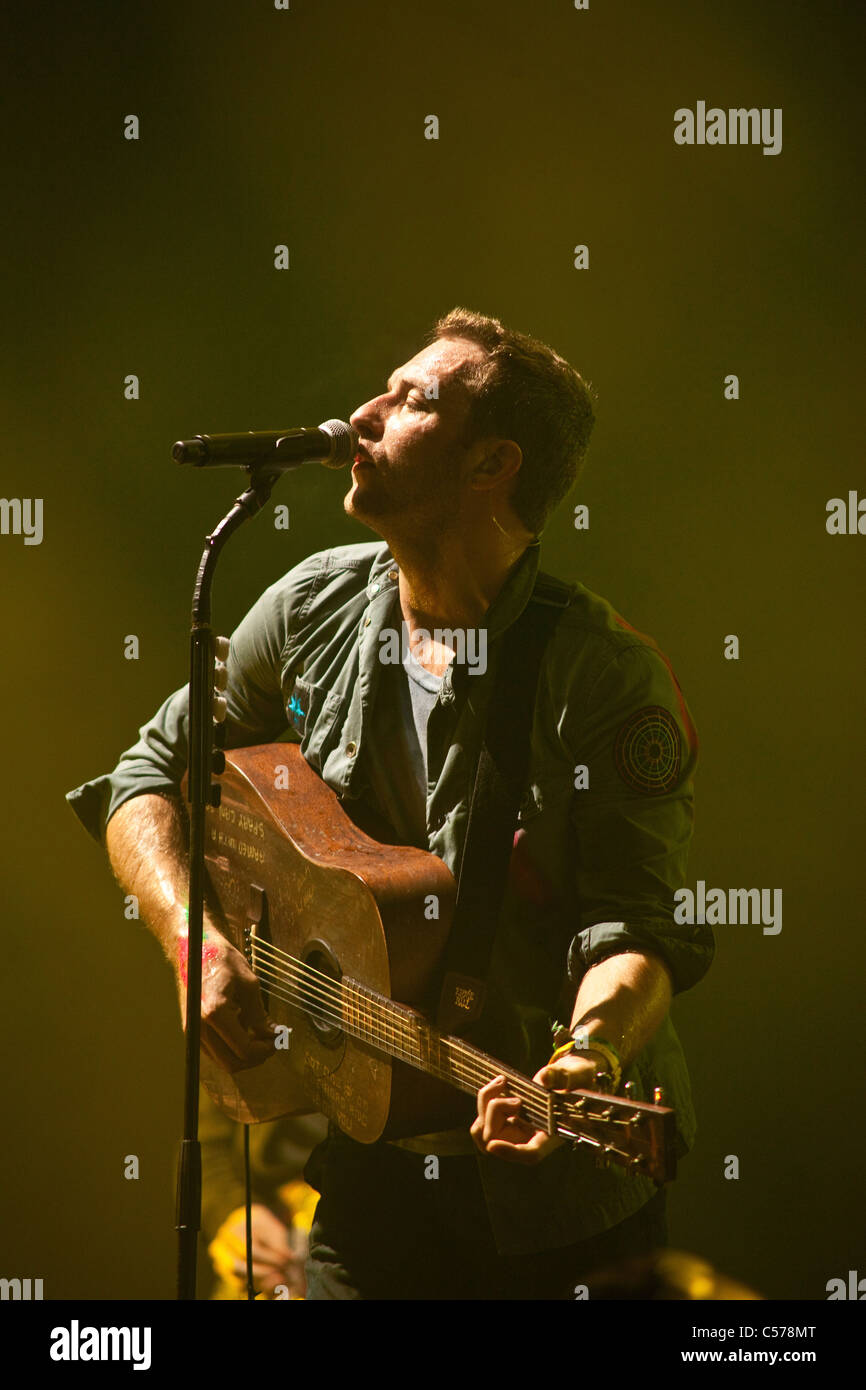 Glastonbury pyramid stage coldplay hi-res stock photography and images ...