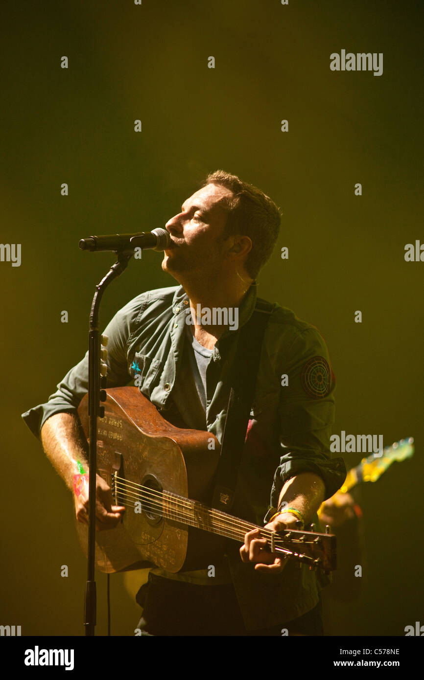 Coldplay headlining the Glastonbury Festival 2011, Somerset, England ...
