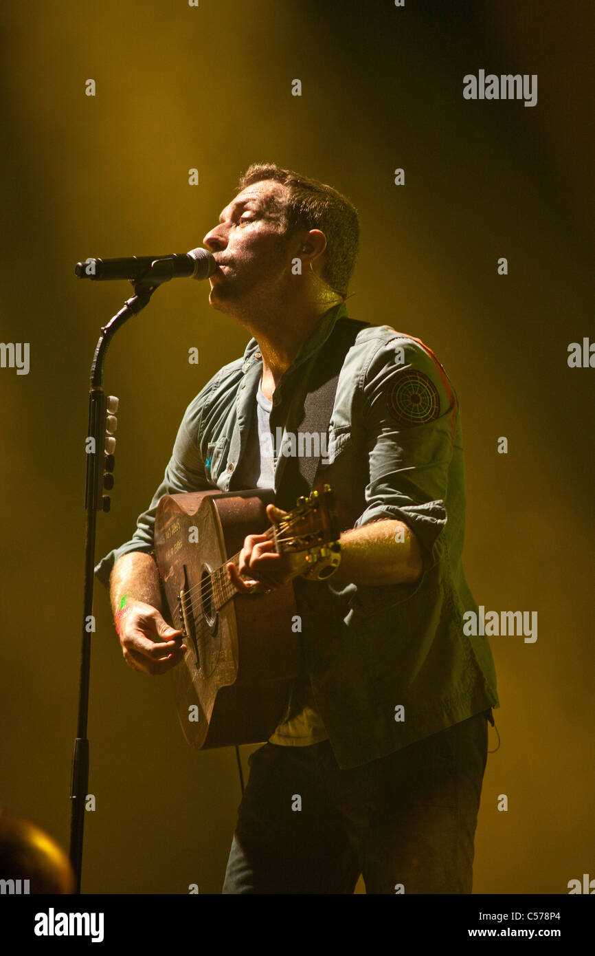 Glastonbury pyramid stage coldplay hi-res stock photography and images ...