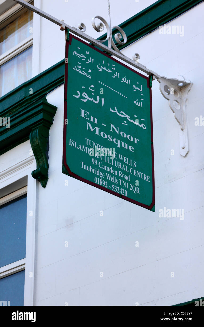 Sign on Masjid Al-Noor / En-Noor mosque Islamic Cultural Centre, 99 ...