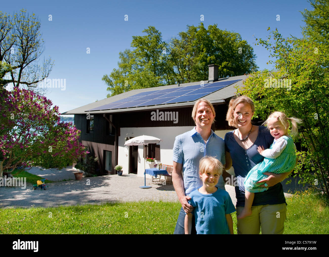 Solar energy panel home family hi-res stock photography and images - Alamy