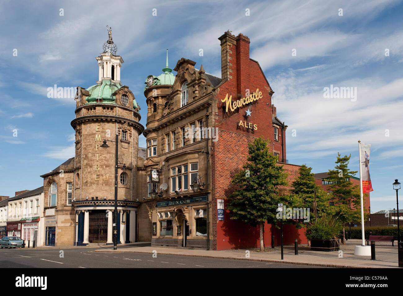 High Street Sunderland, the Empire Theatre and Dun Cow Pub Stock Photo ...