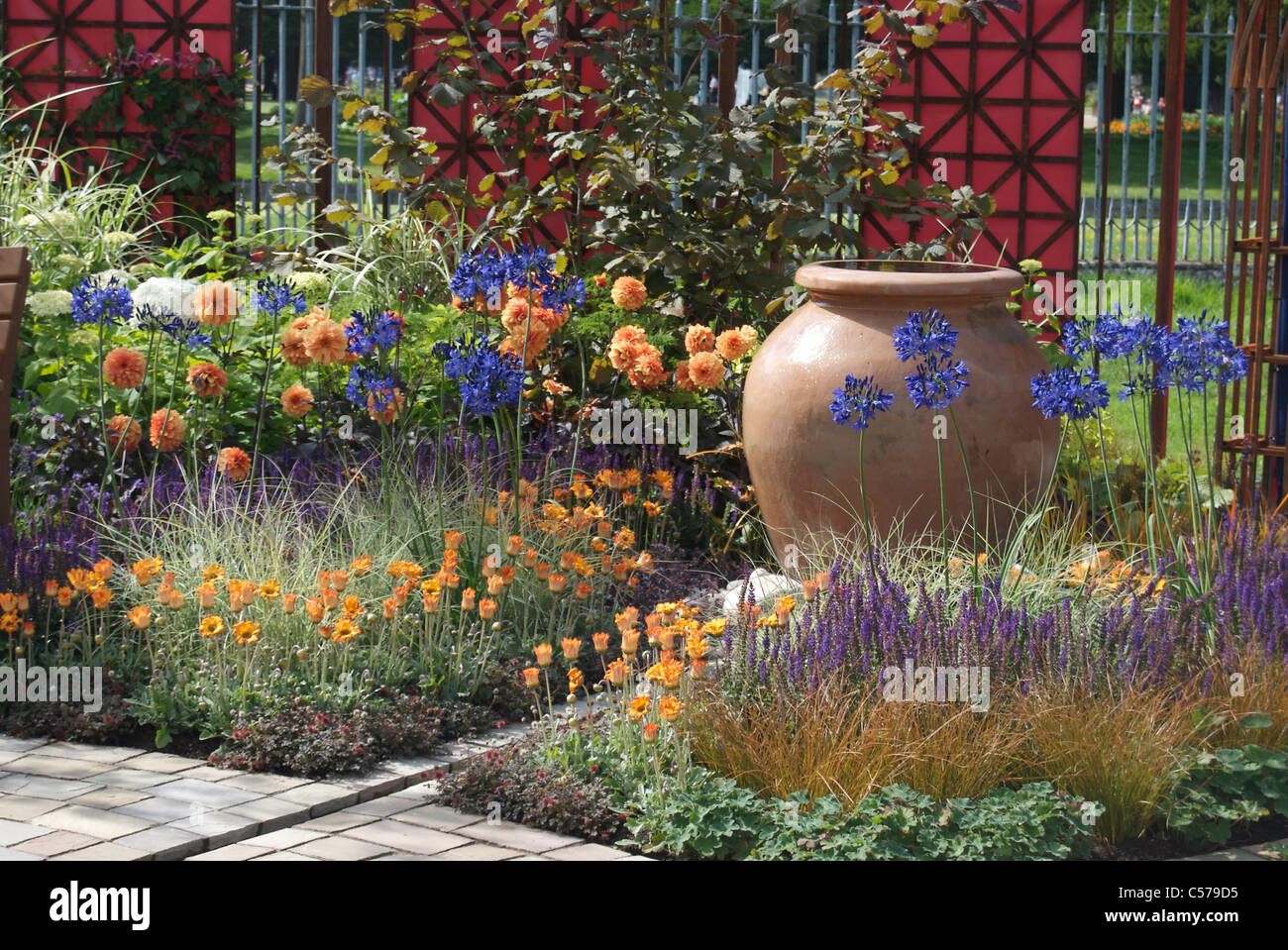 Hampton court flower show hi-res stock photography and images - Alamy