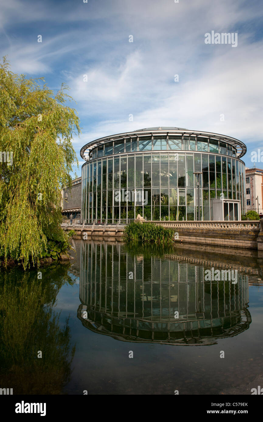 Sunderland Museum & Winter Gardens from Mowbray Park Stock Photo - Alamy