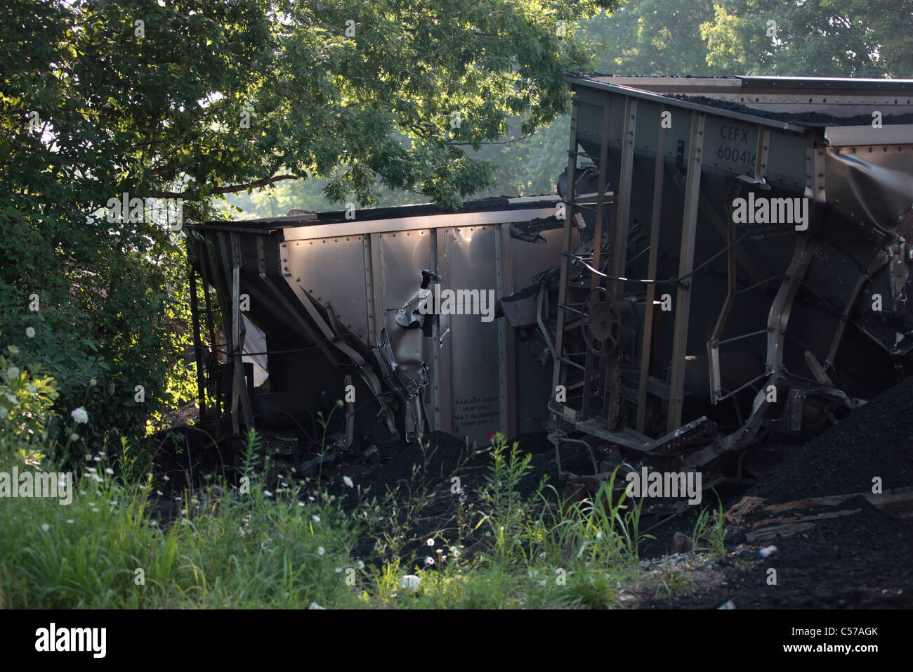 Derailed rail cars hi-res stock photography and images - Alamy