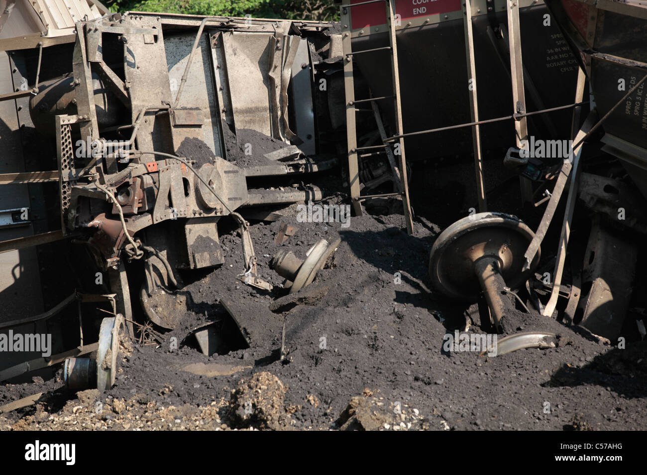 28 train cars carrying coal to Indianapolis Power Plant derail on ...