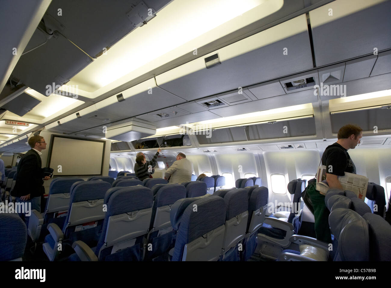 Boeing 767 cabin hi-res stock photography and images - Alamy