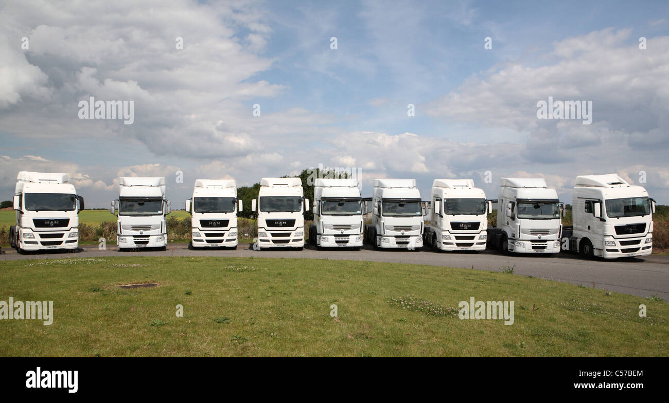 White lorry hi-res stock photography and images - Alamy