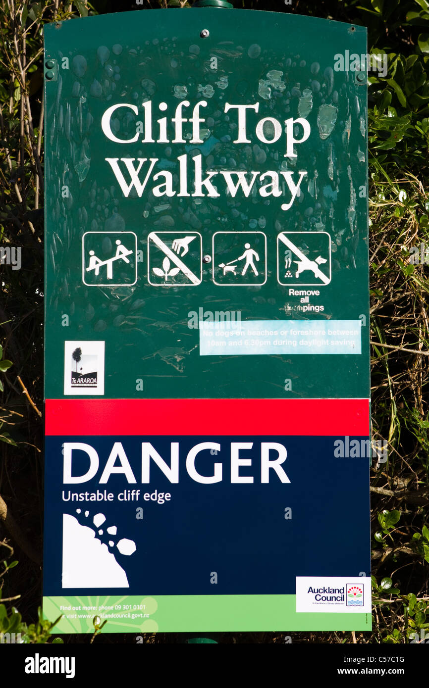 Danger cliff warning sign hi-res stock photography and images - Alamy