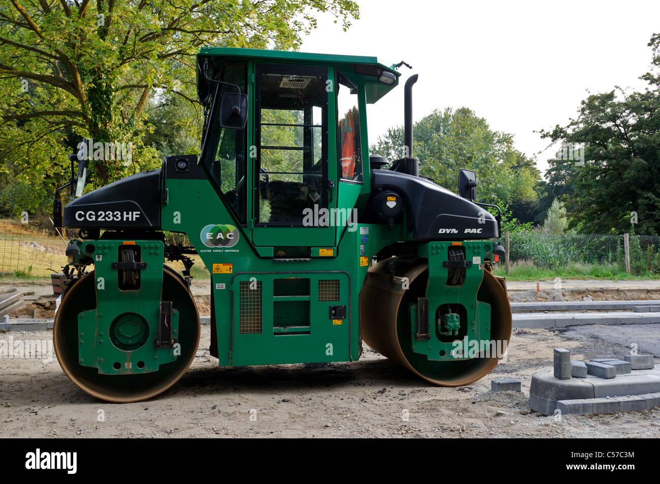 Green road roller hi-res stock photography and images - Alamy