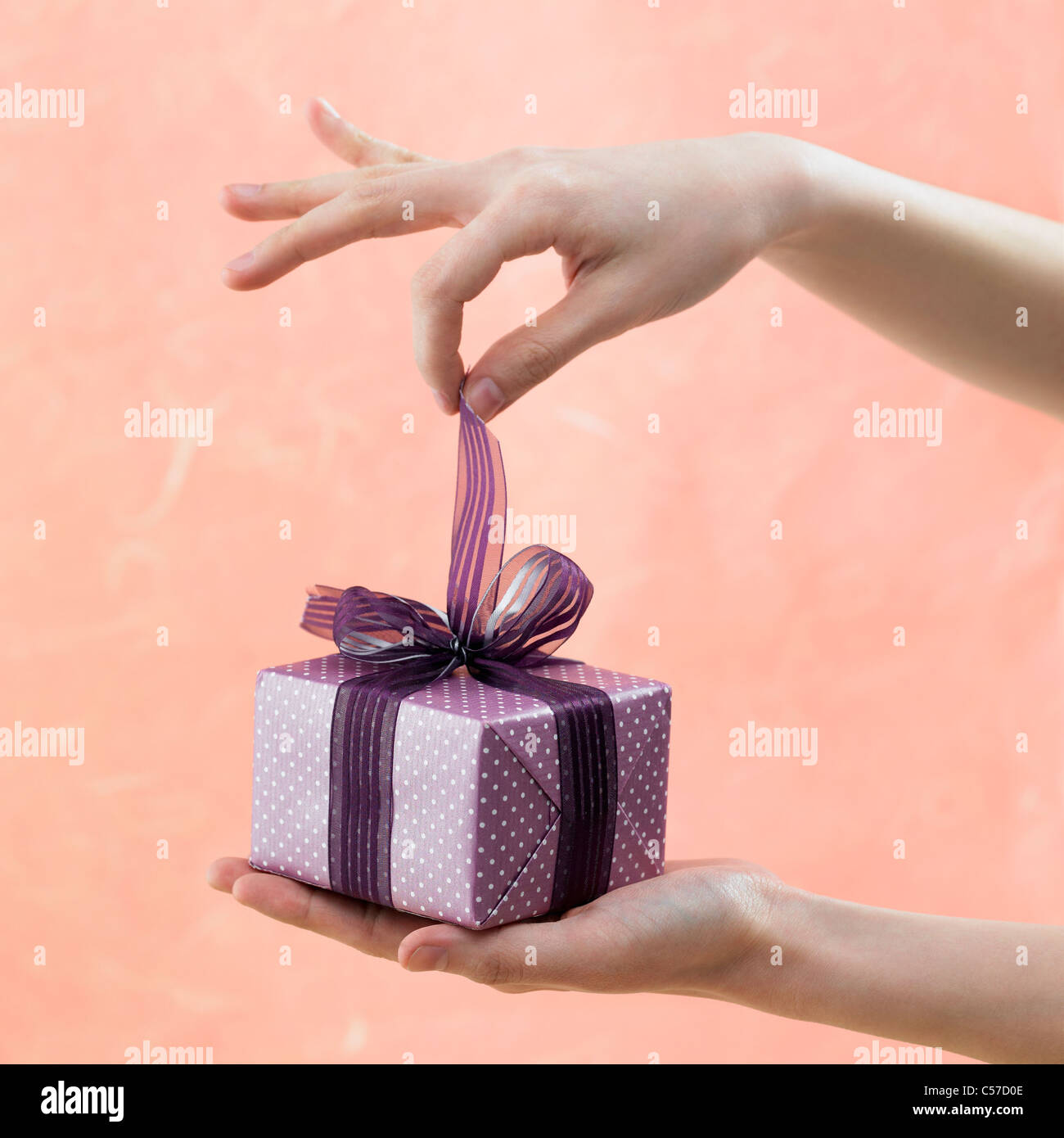 Bow grab hi-res stock photography and images - Alamy