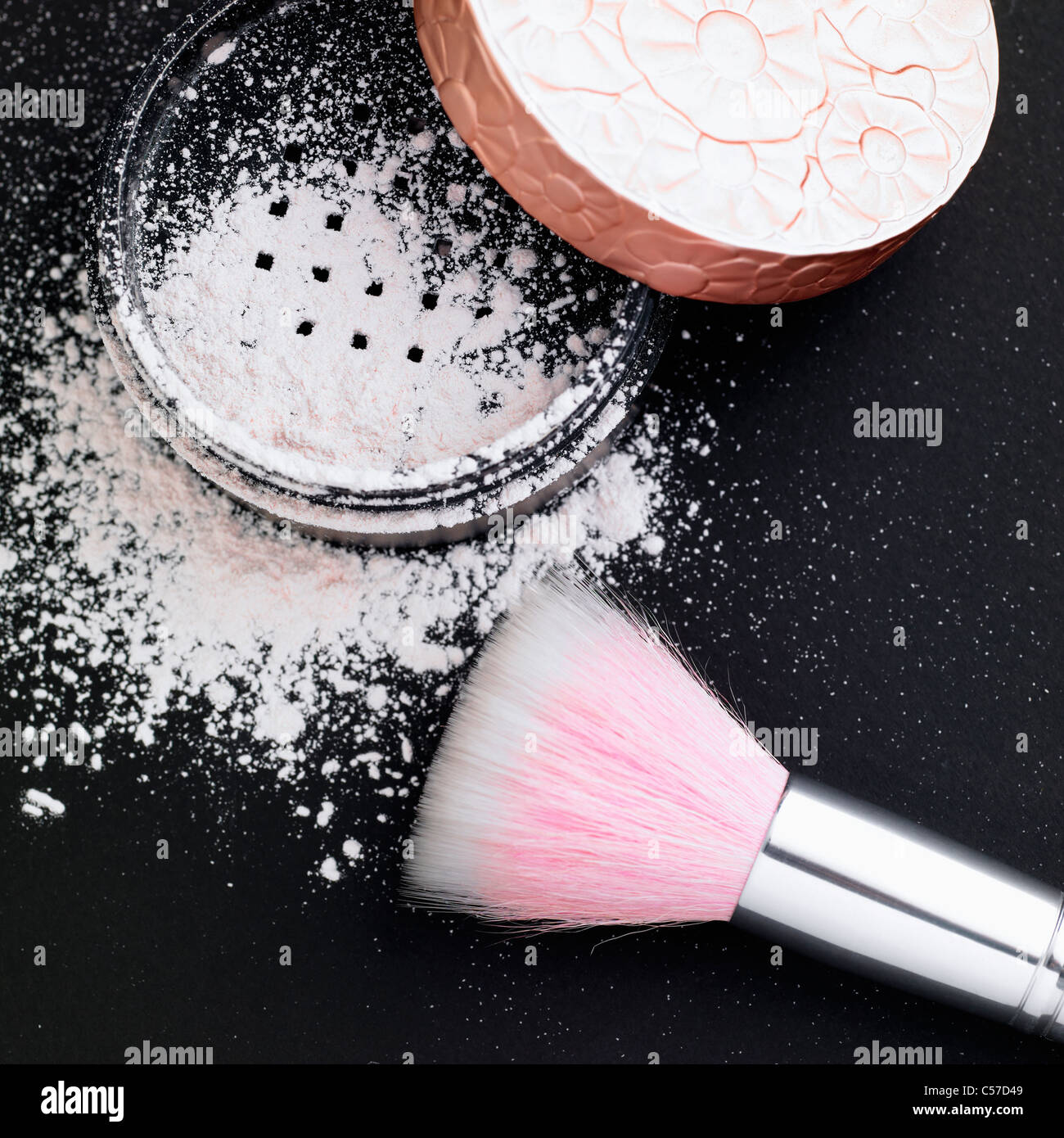 facial makeup power and brush Stock Photo - Alamy