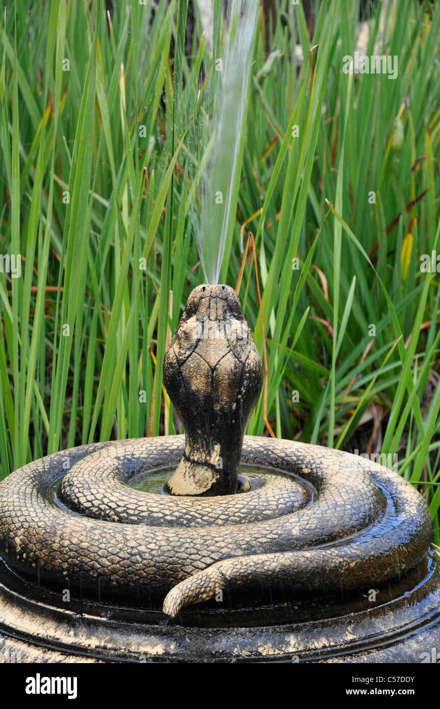 Fountain snake sculpture hi-res stock photography and images - Alamy