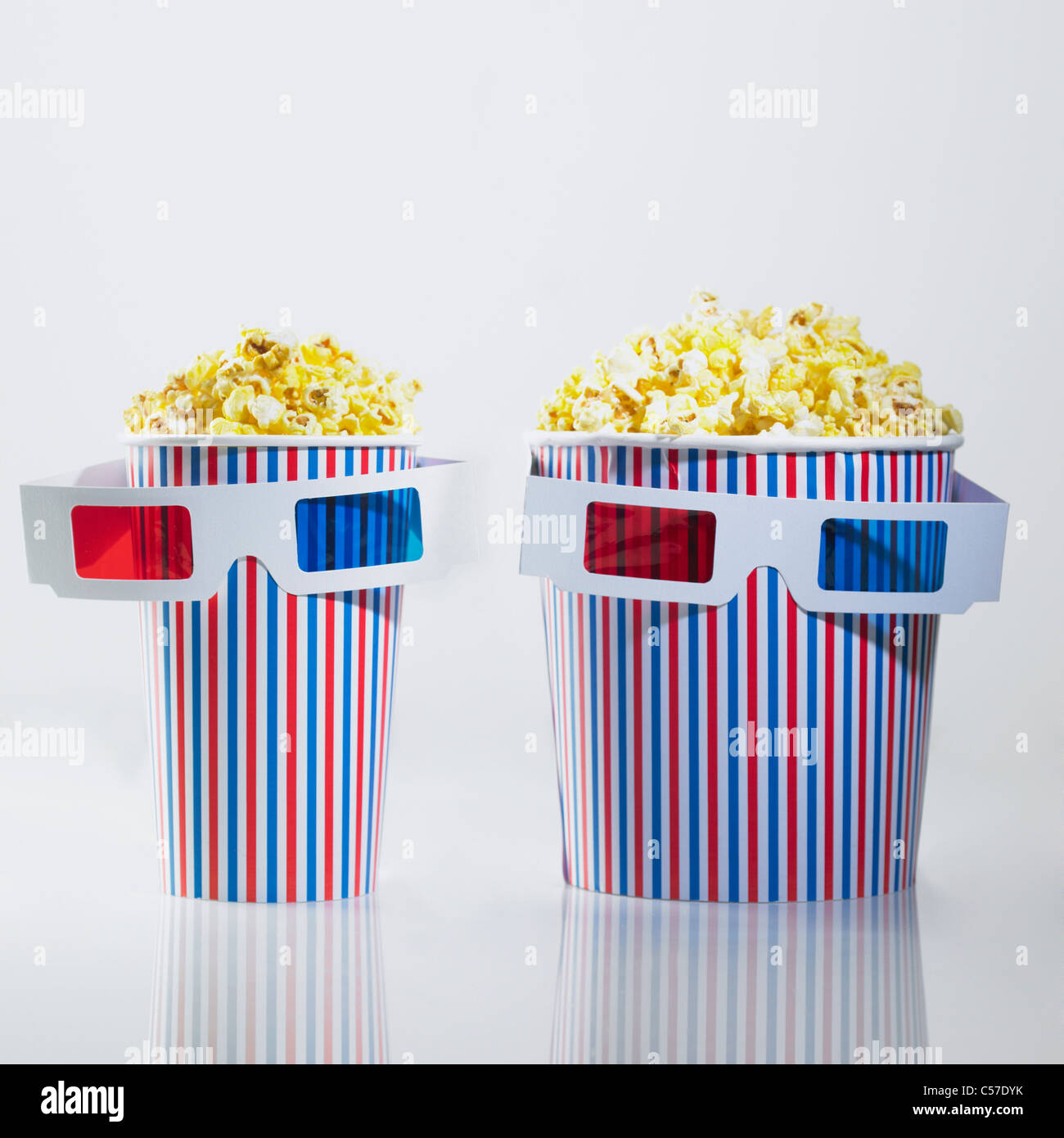 Popcorn 3d glasses hi-res stock photography and images - Alamy