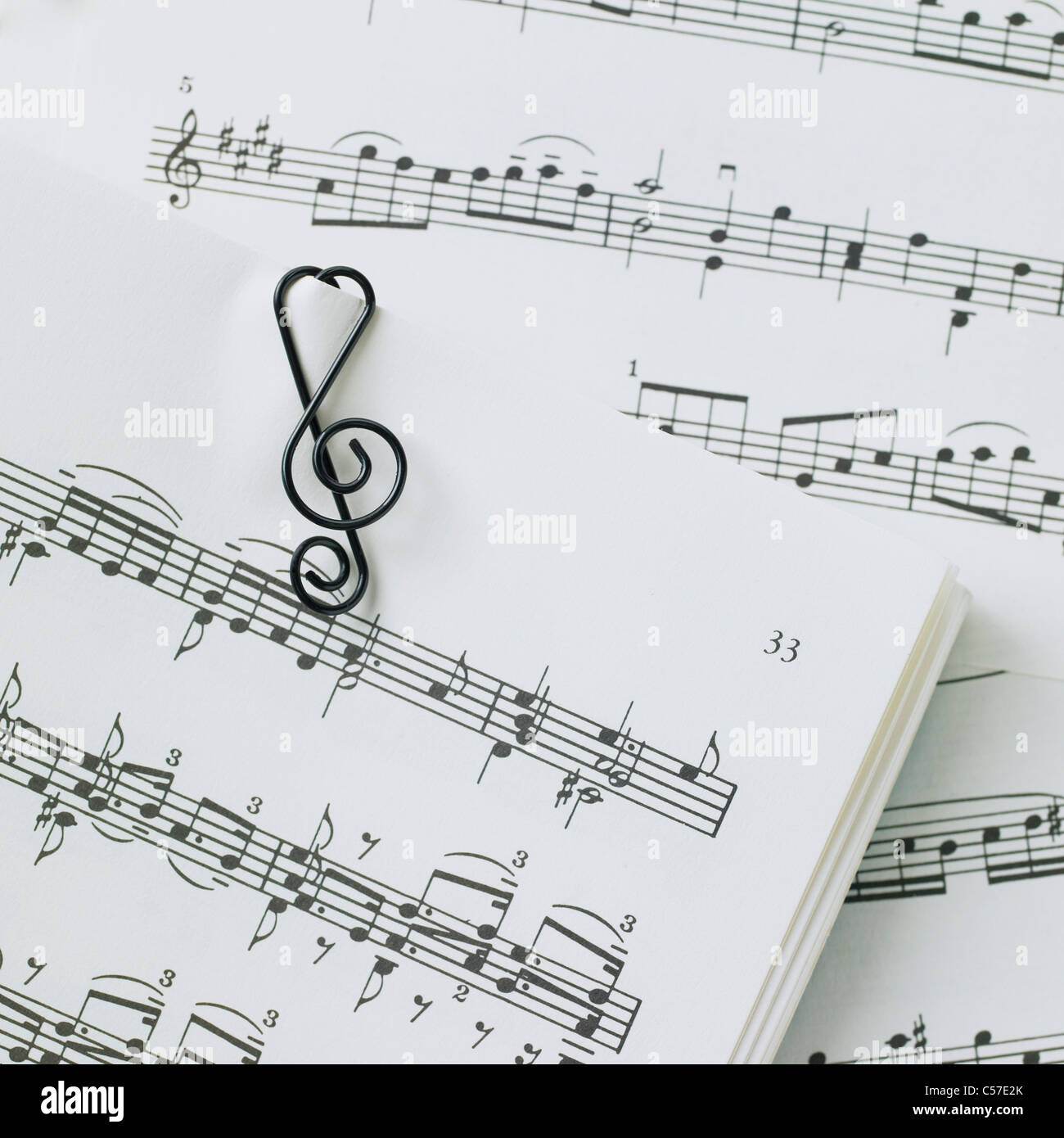 Treble clef musical score hi-res stock photography and images - Alamy