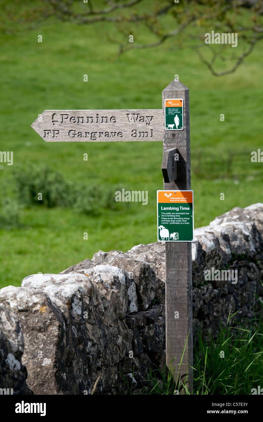 Pennine way sign post Stock Photo - Alamy