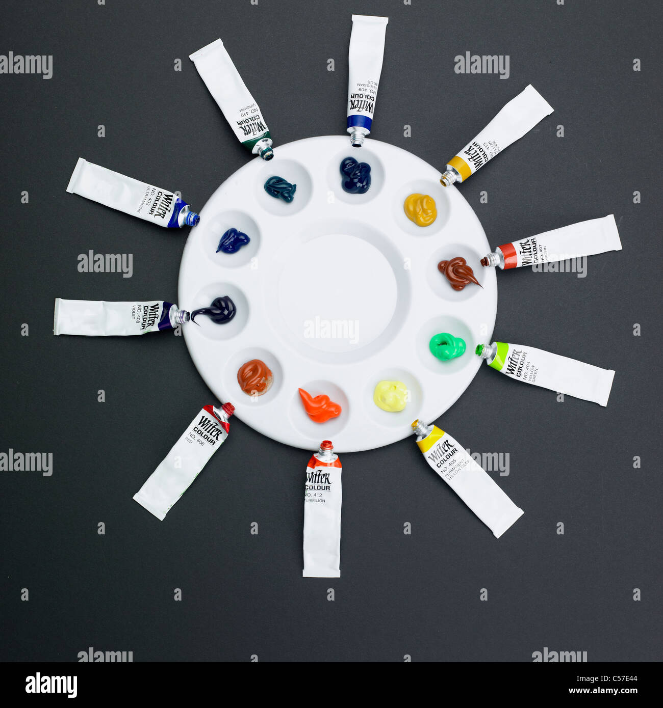 Art paint palette cut out hi-res stock photography and images - Alamy