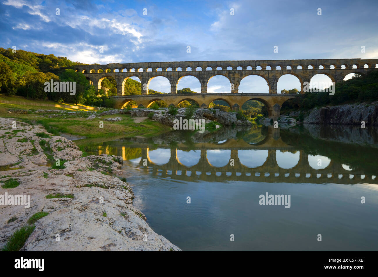 Pont du Gard, France, Europe, Languedoc-Roussillon, river, flow, bridge ...