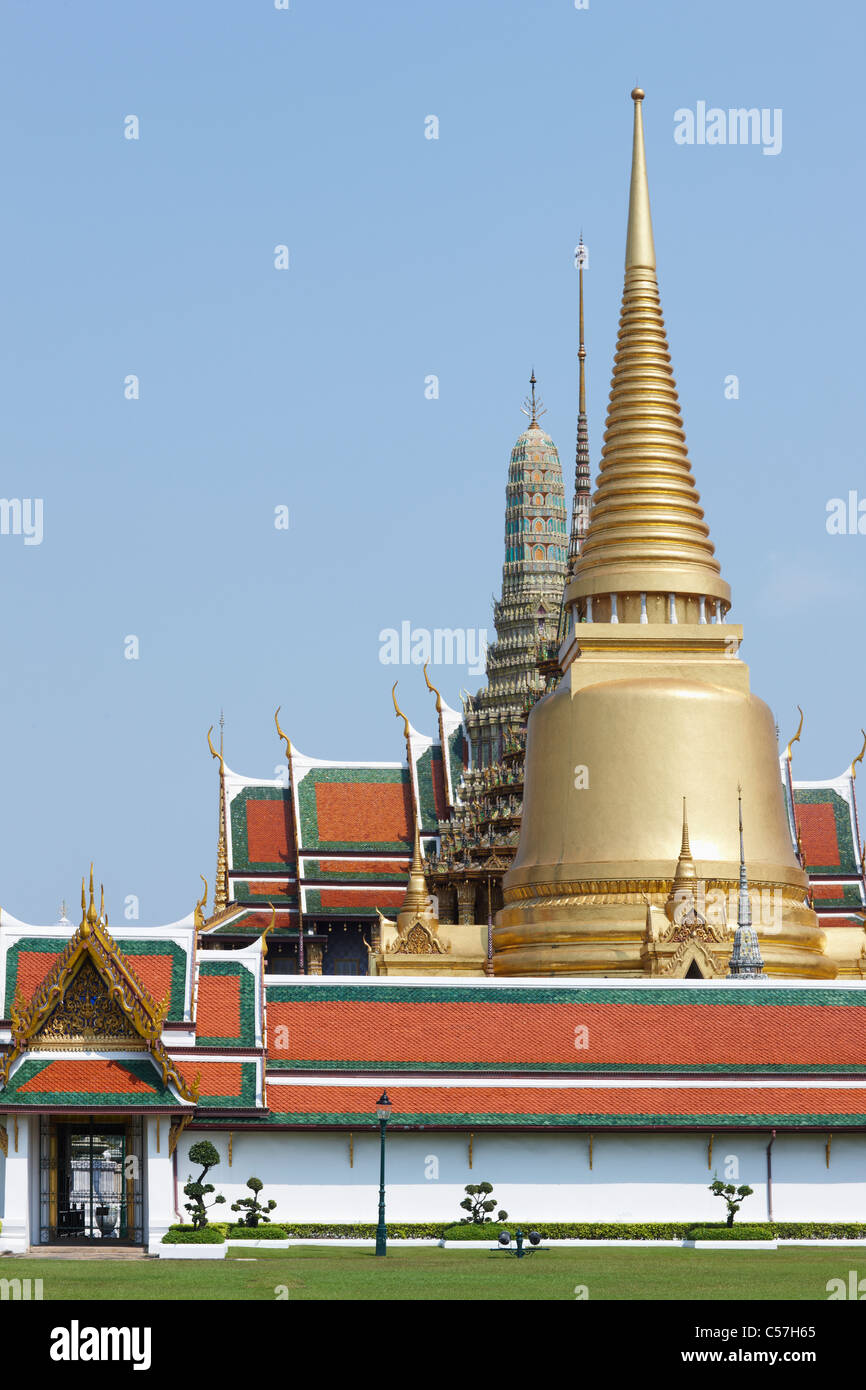 Temple building feature hi-res stock photography and images - Alamy