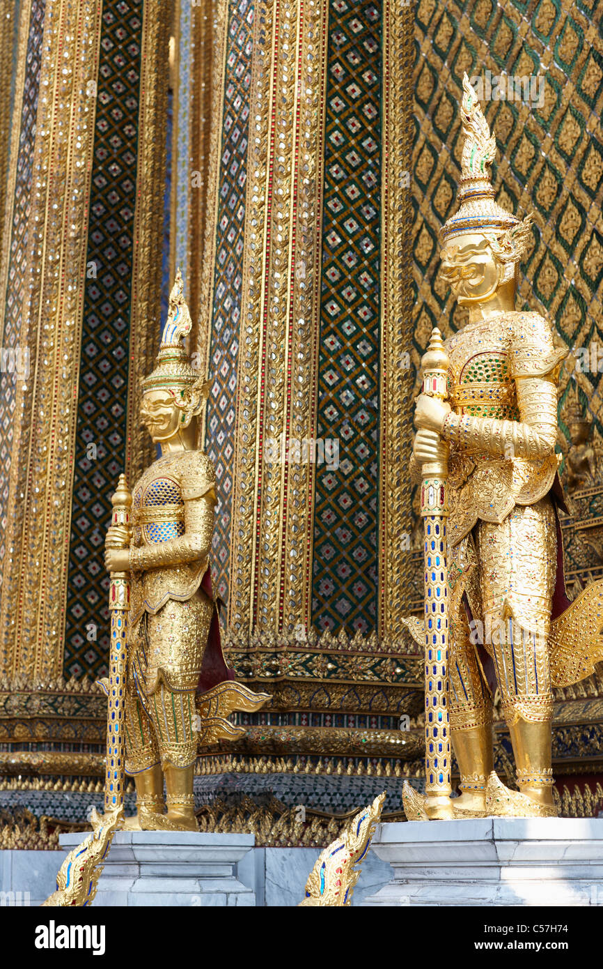 golden statue in temple Stock Photo - Alamy