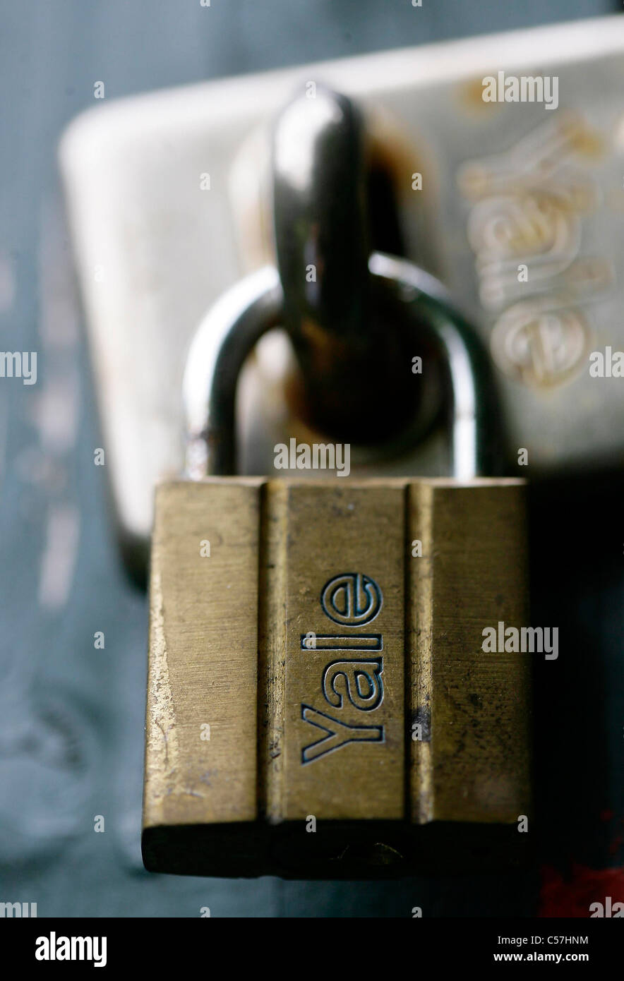 Old yale lock hi-res stock photography and images - Alamy