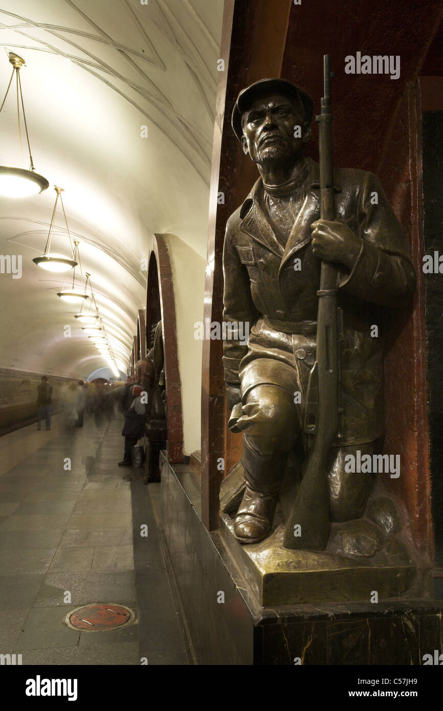 Underground Station Statue, Moscow Metro Stock Photo - Alamy
