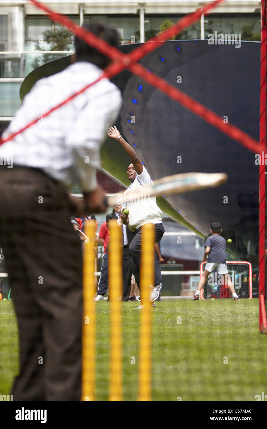 Devon Malcolm bowls at office workers in Canary Wharf, London, to ...