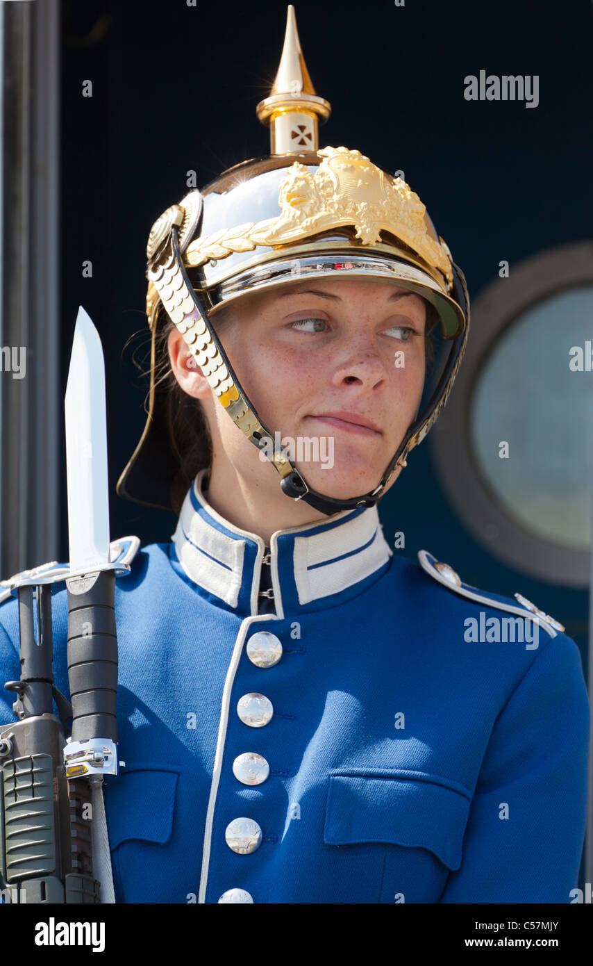 Woman guard royal palace stockholm hi-res stock photography and images ...