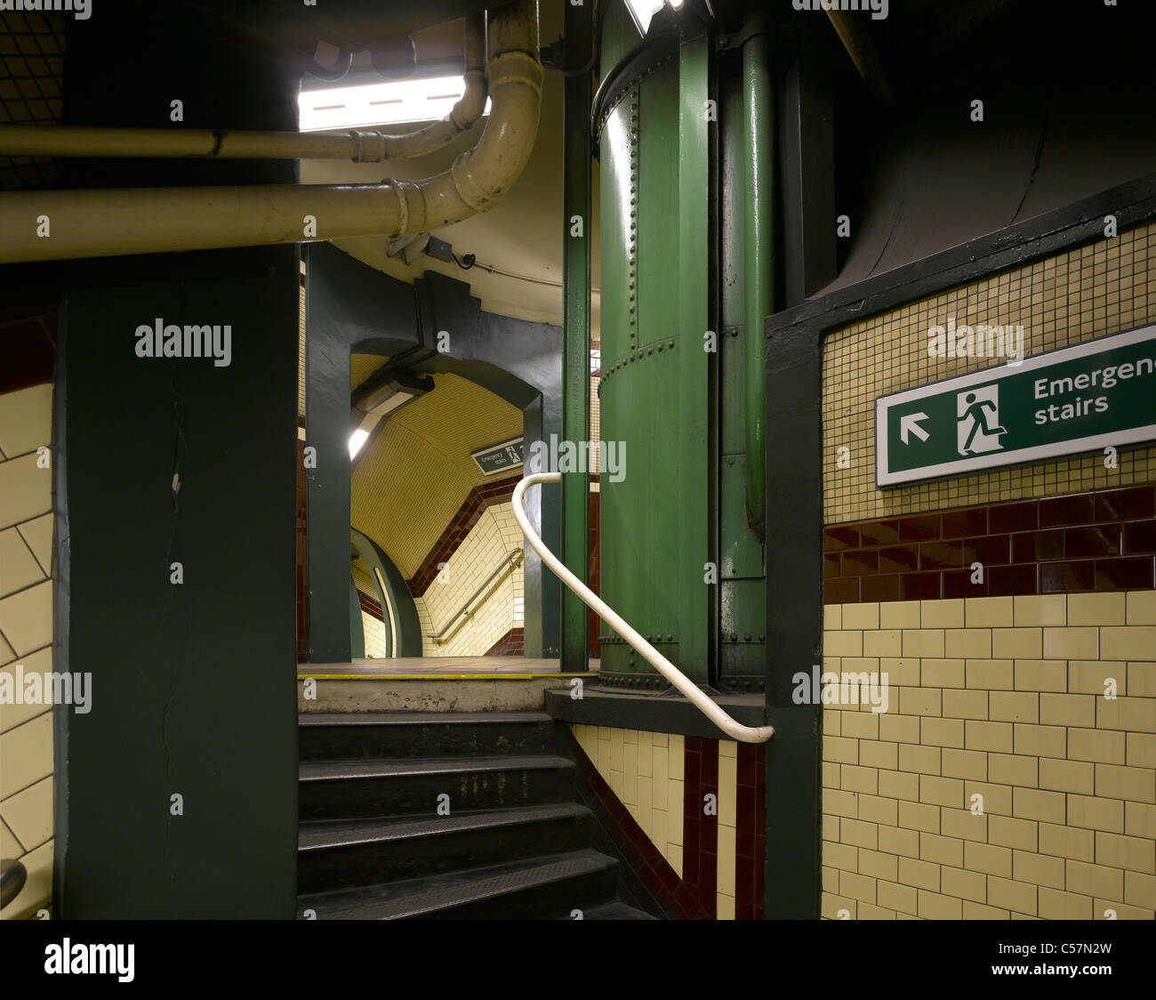 London underground edgware station hi-res stock photography and images ...