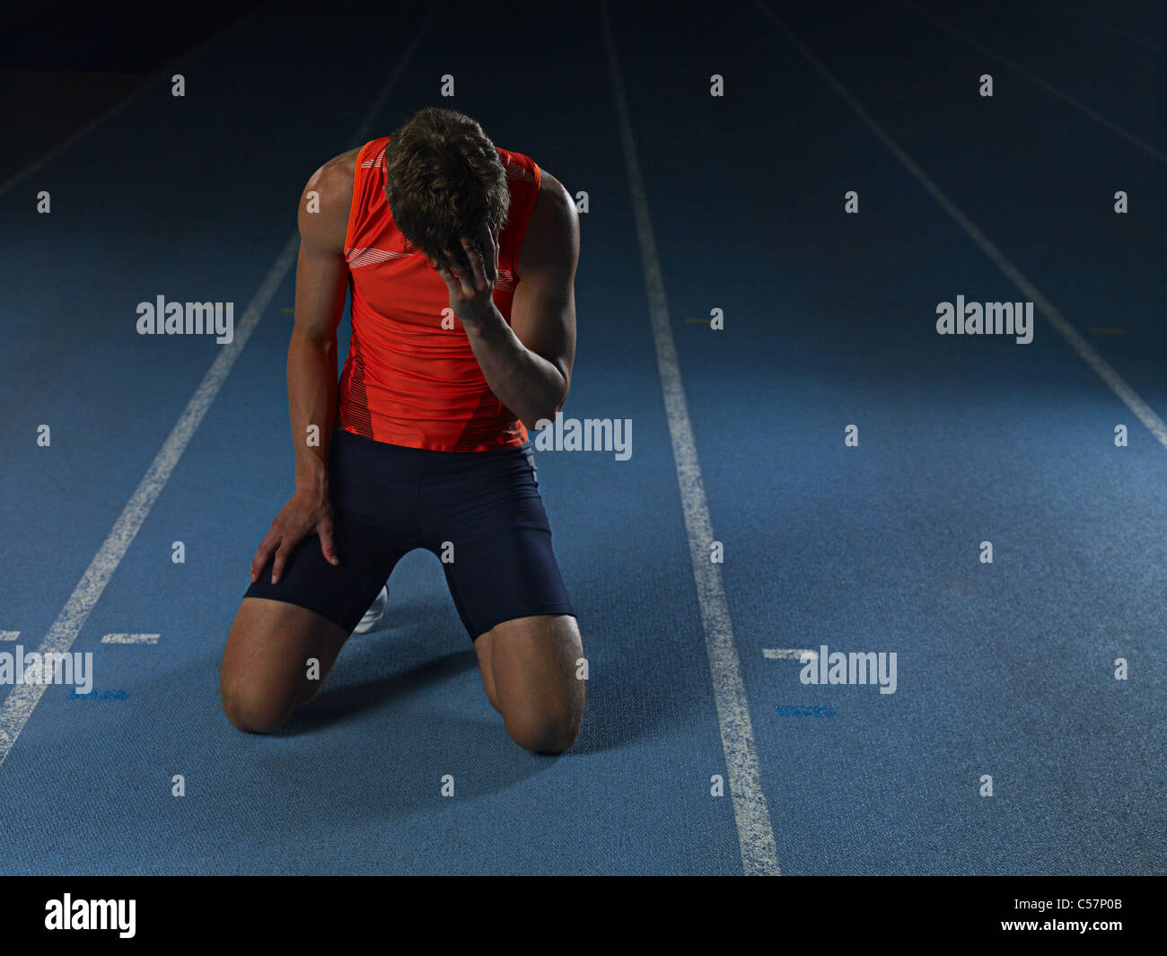 Three men kneeling hi-res stock photography and images - Alamy