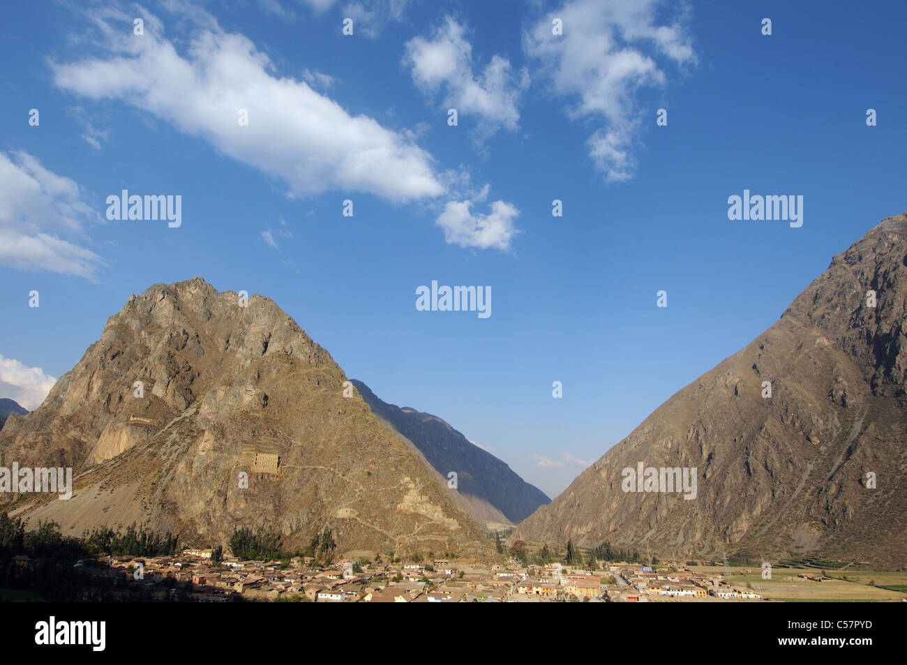 Peruvian town hi-res stock photography and images - Alamy