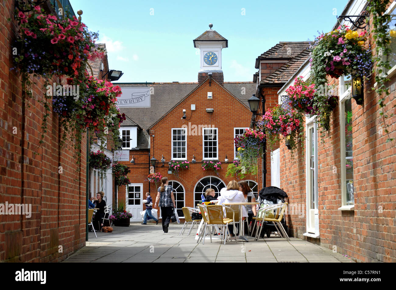Newbury town centre hi-res stock photography and images - Alamy