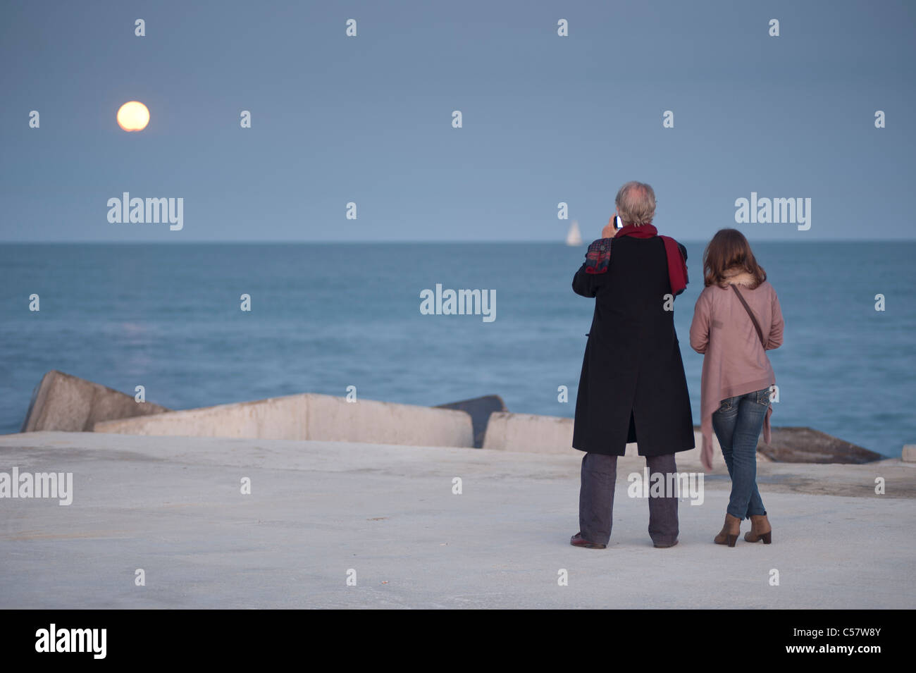Family watching full moon hi-res stock photography and images - Alamy