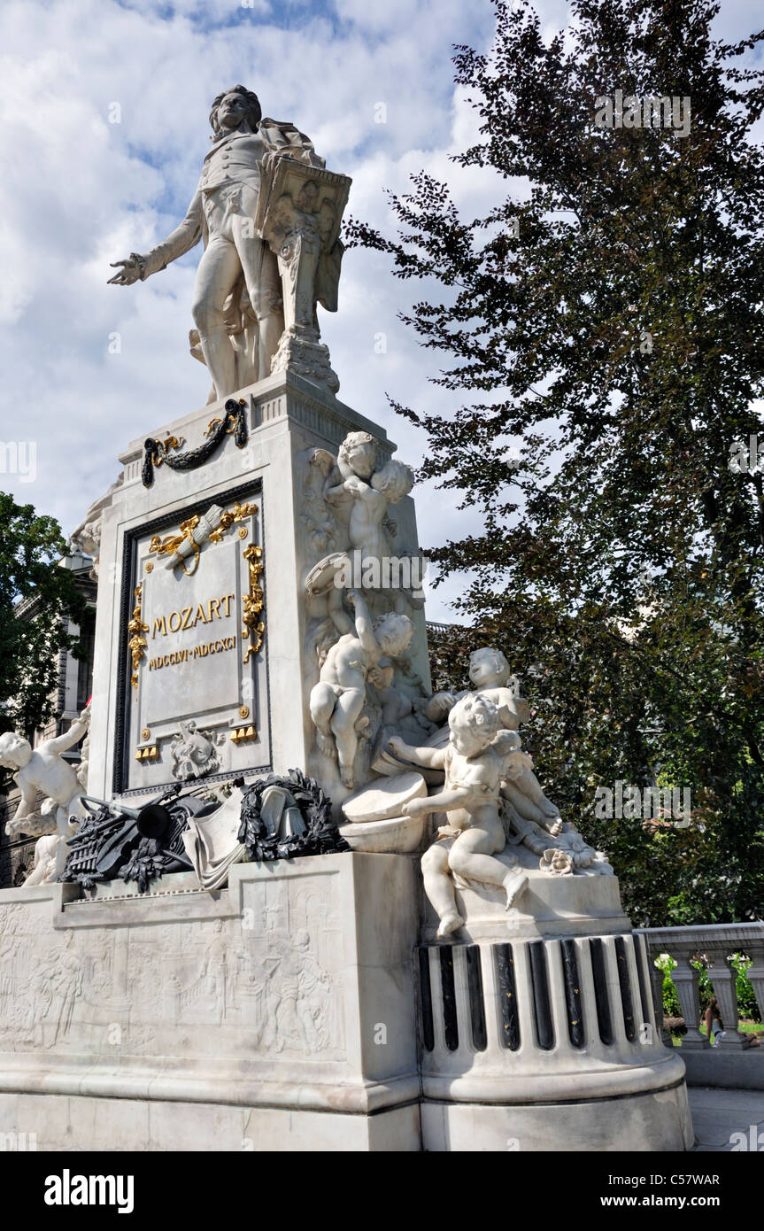 Mozart statue in the Burggarten castle garden, Vienna, Austria, Europe ...