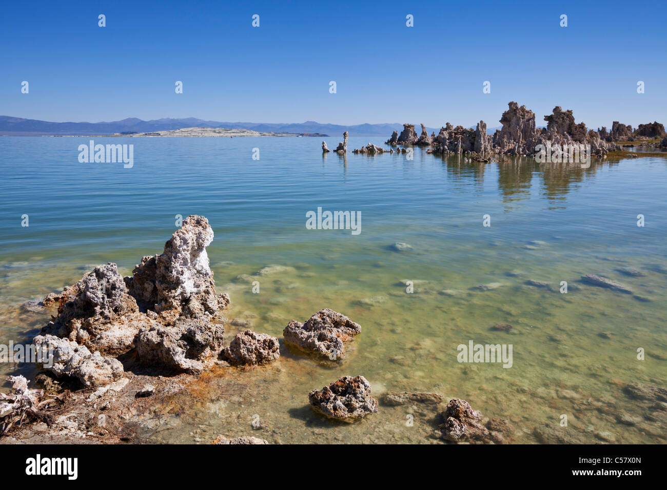 Mono Lake California Tufa formations at Mono Lake, Tufa State Reserve ...