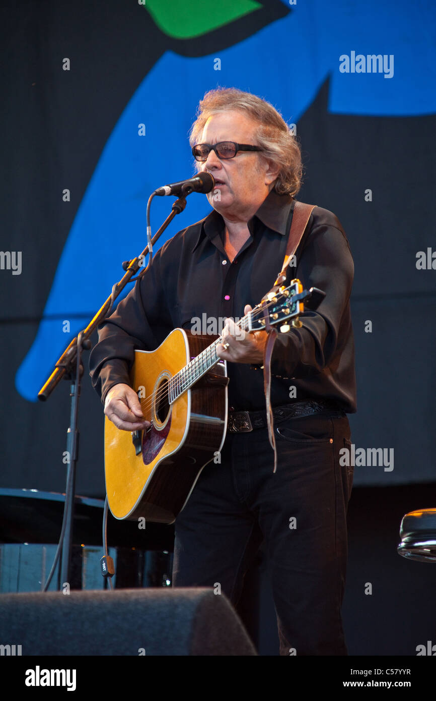 Don Mclean on Pyramid Stage Glastonbury Festival 2011 Stock Photo - Alamy