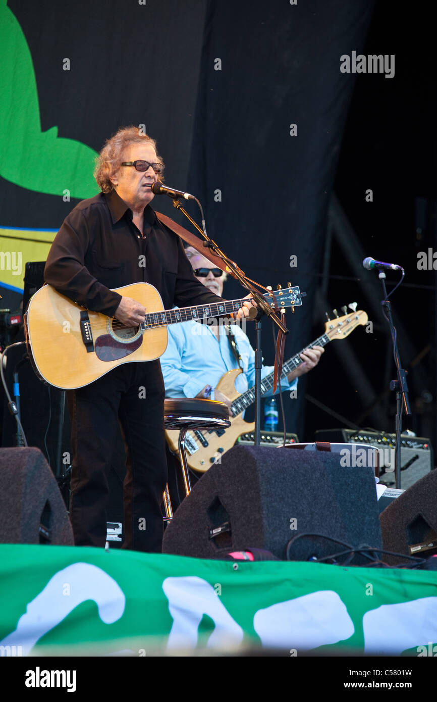 Don Mclean on Pyramid Stage Glastonbury Festival 2011 Stock Photo - Alamy