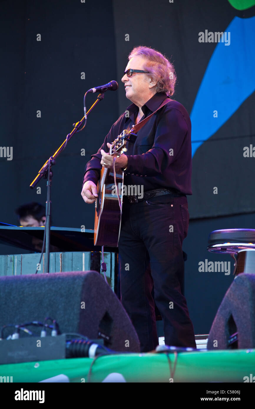Don Mclean on Pyramid Stage Glastonbury Festival 2011 Stock Photo - Alamy
