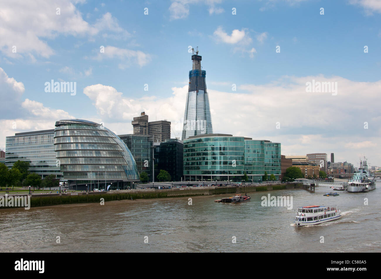 Modern riverside building boat hi-res stock photography and images - Alamy