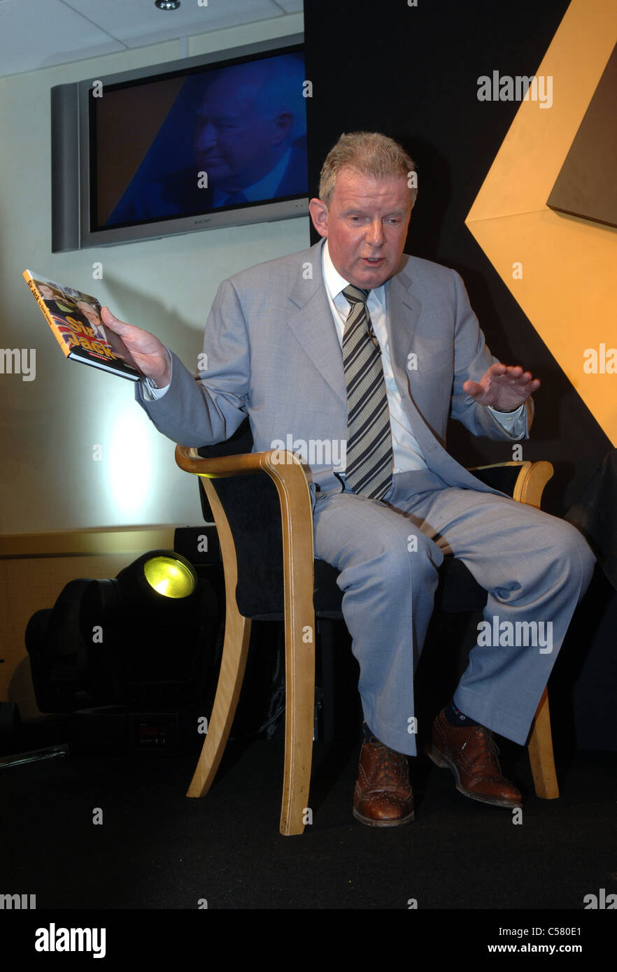 Bbc commentator john motson hi-res stock photography and images - Alamy