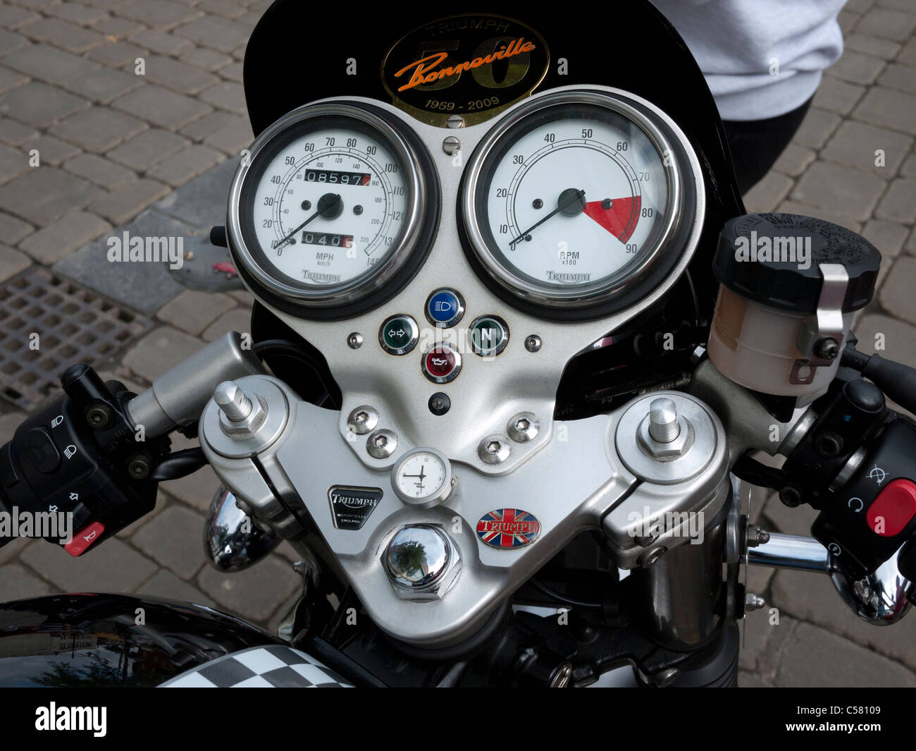 Close up of the Triumph Thruxton 900 head and handlebars Stock Photo ...