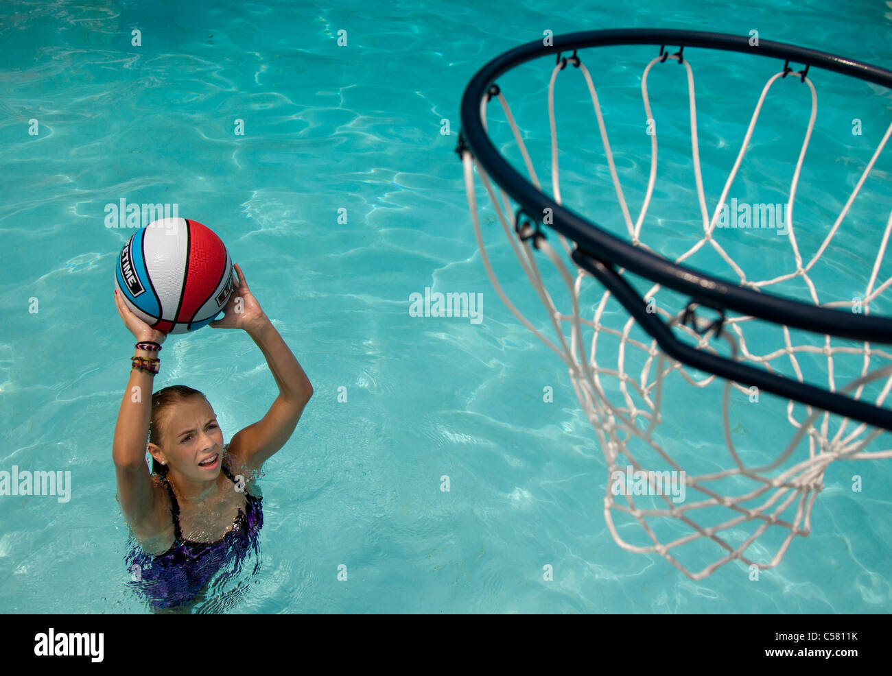 Girl basketball playing 14 hi-res stock photography and images - Alamy